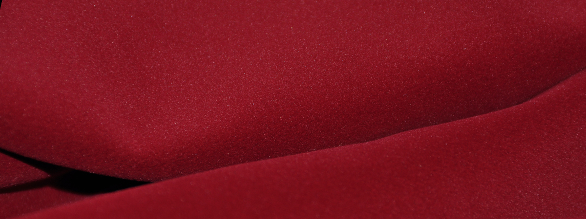 Velours Delta: Extra-wide & medium-weight synthetic stage velvet.