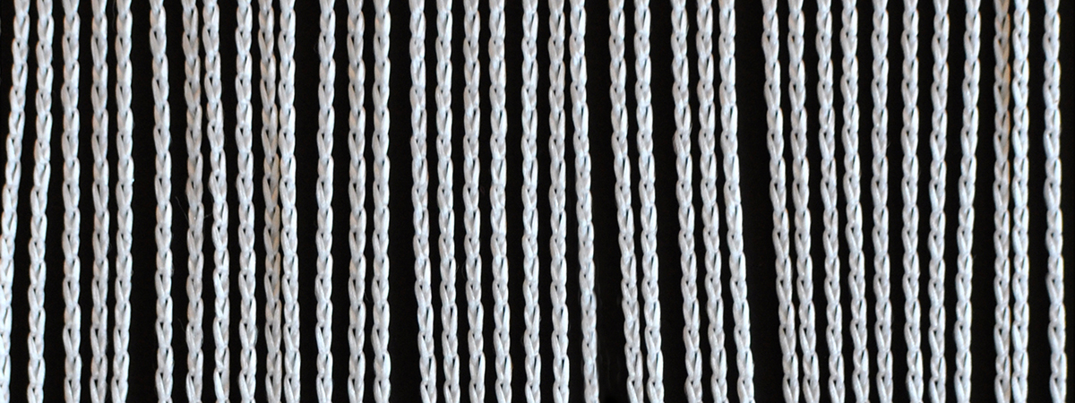 Spaghetti Budget: lightweight and budget string curtain