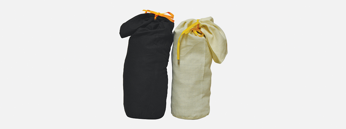 Curtain bag: Linen curtain bag that lets the curtains breathe.