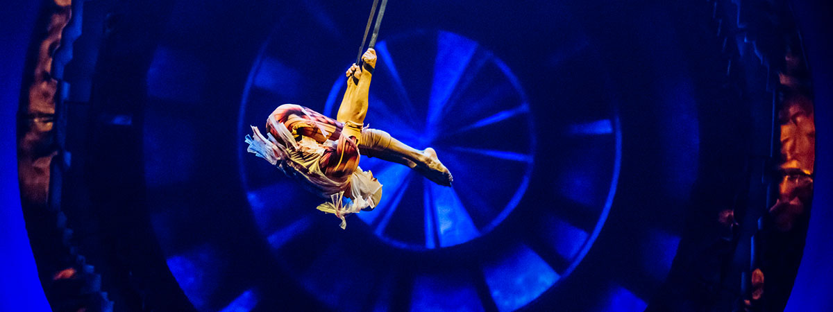 XL backdrops and splendid reveals - ShowTex x Cirque du Soleil