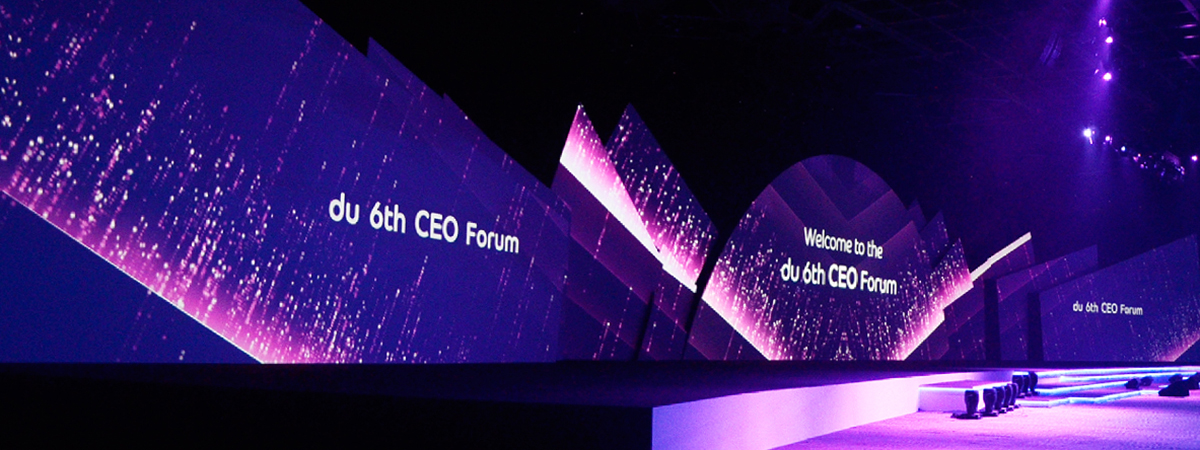 Du CEO Forum: A massive layered front projection surface.