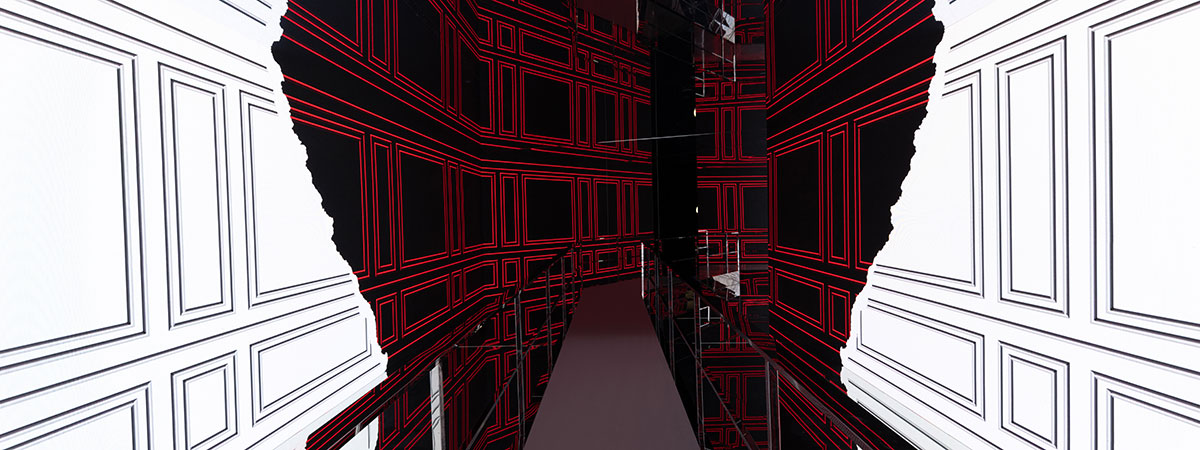 Immersive GiantMirror projections and reflections - expo entrance