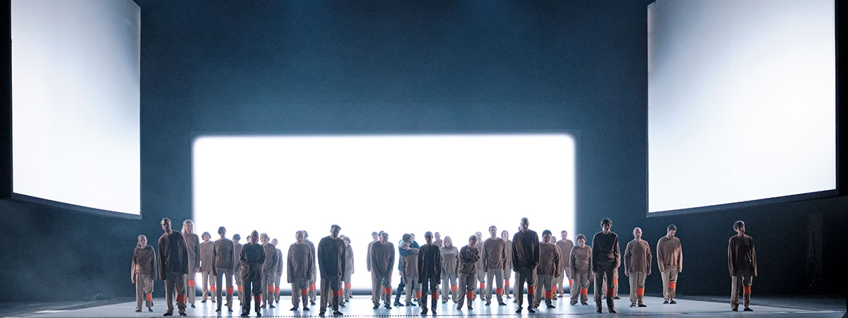 Projection on see-through stage fabric - Multifunctional backdrop