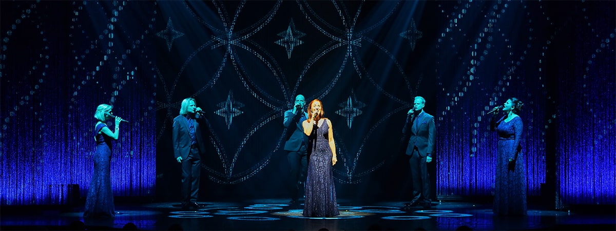 Rajaton – string curtains as a perfect backdrop