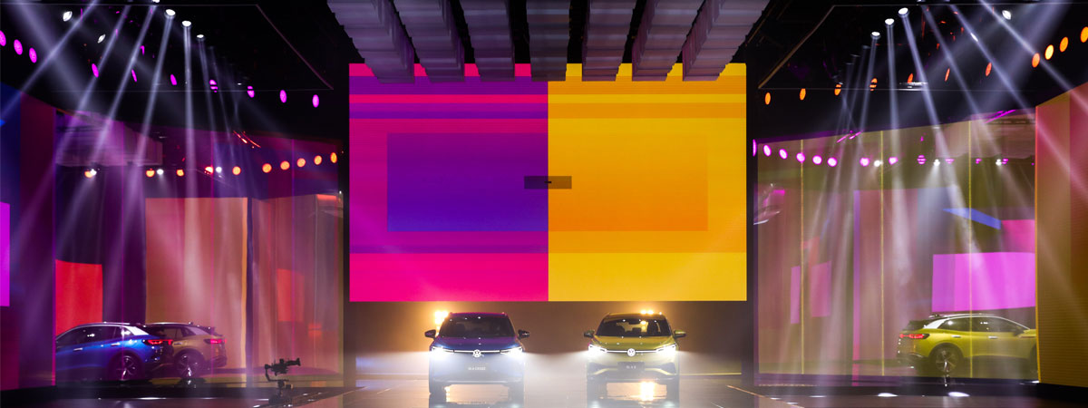 Volkswagen car launch - Car-reveal with mirrors and roll-ups