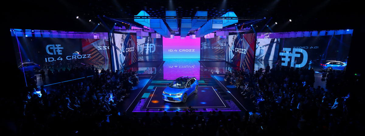 Volkswagen car launch - Car-reveal with mirrors and roll-ups